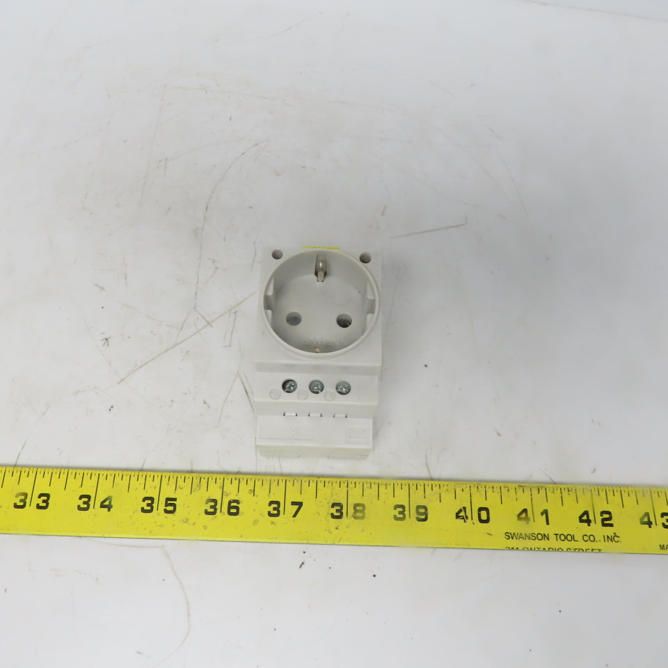 Siemens 5TE6 800 Shuko Female Socket Outlet Din Rail Mount 230V 16A ...